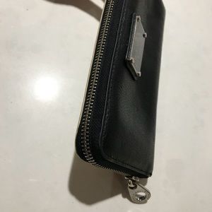 Marc By Marc Jacobs | Bags | Marc By Marc Jacobs Leather Zipper Wallet ...
